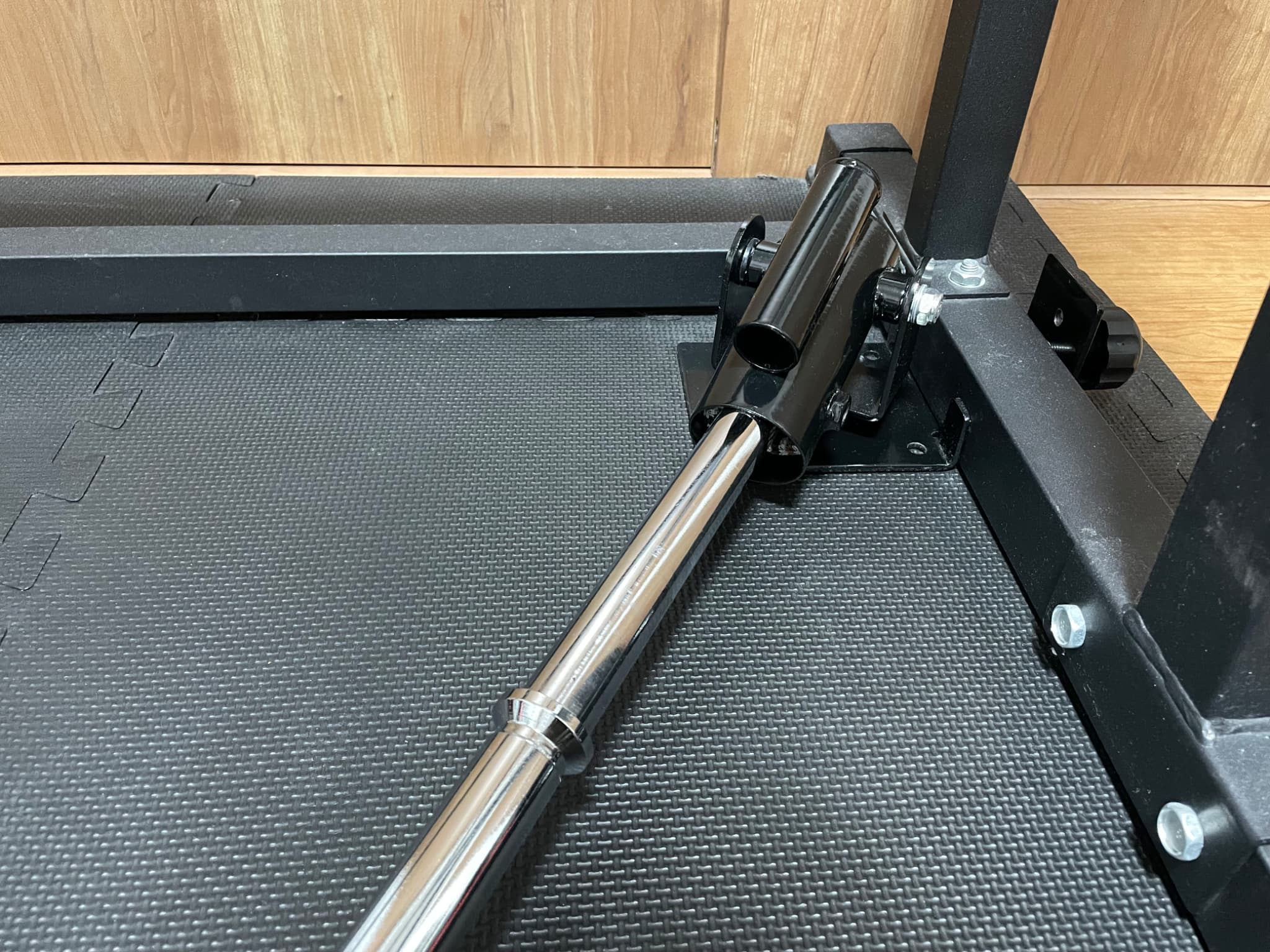 【筋トレ】自作不要！Tバーロウを自宅で行うための器具と使い方を紹介 - KikuBlog